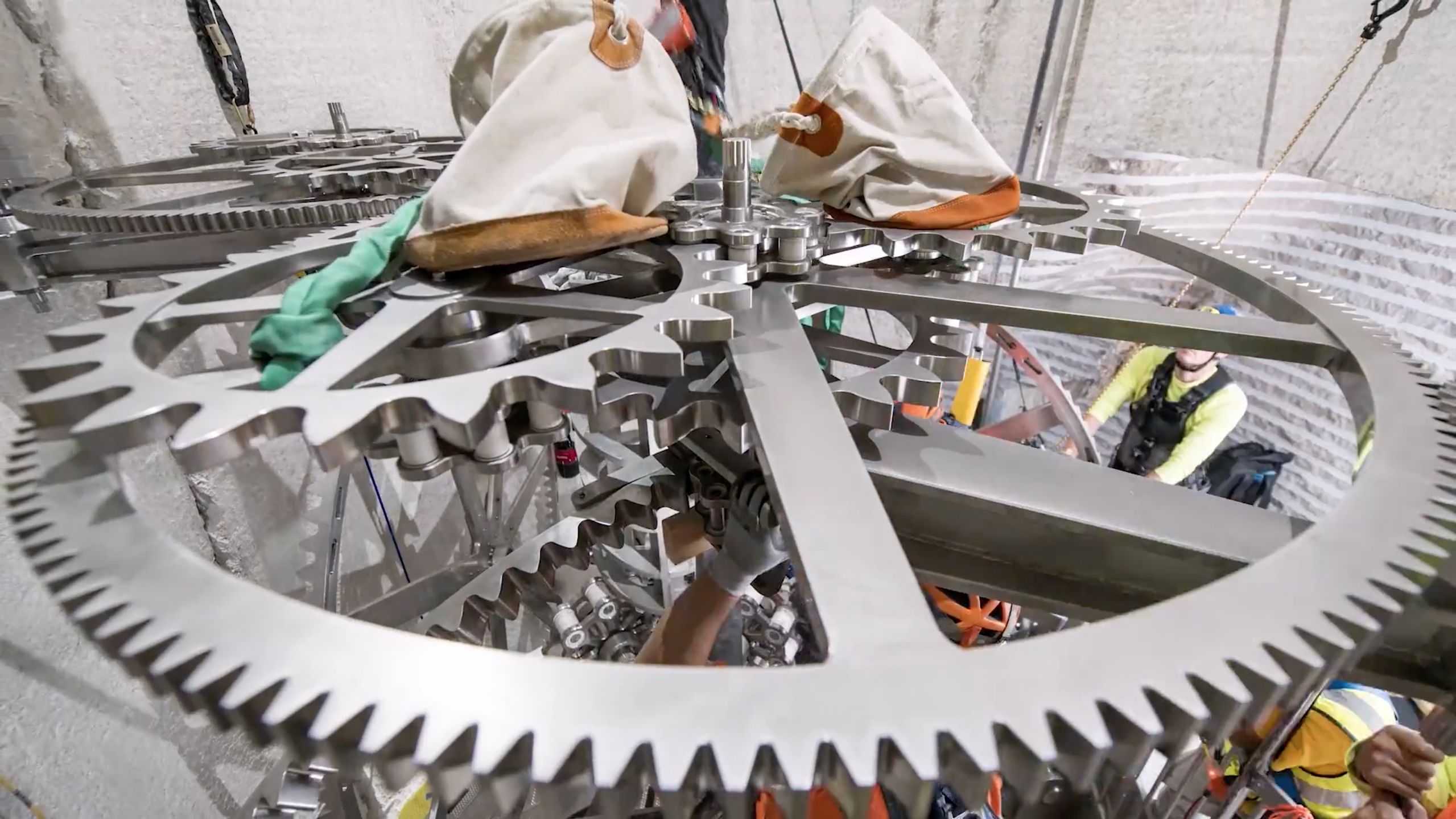 Jeff Bezos Is Helping to Build a Clock Meant to Keep Time for 10,000 ...