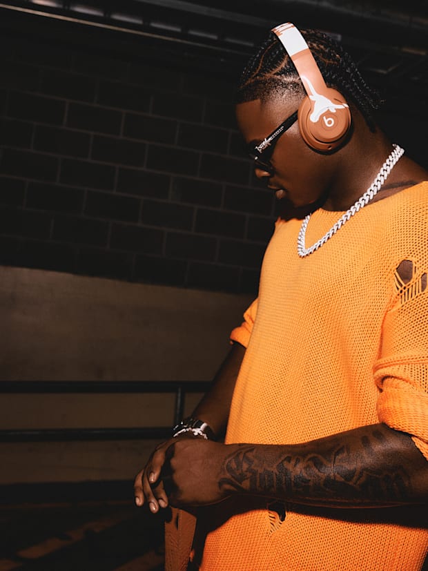 Texas Longhorns LB Colin Simmons Lands NIL Deal With Beats by Dre