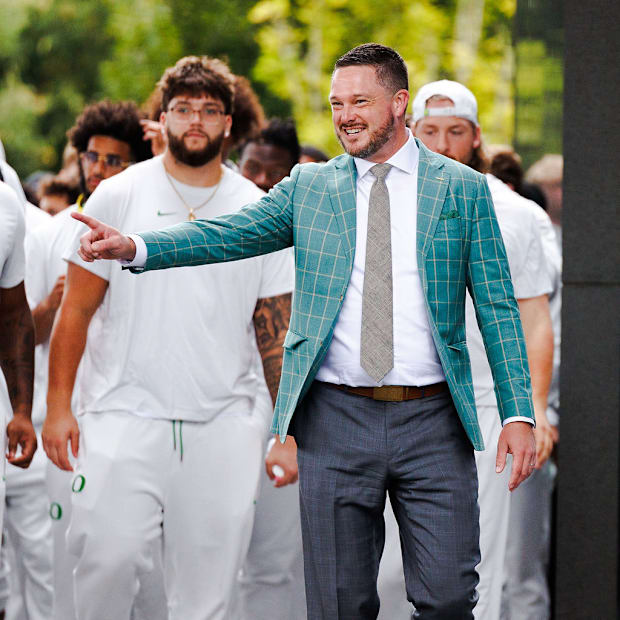 Oregon Ducks Fans Color To Wear vs. Minnesota In Autzen Stadium