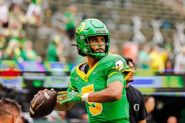 Oregon Ducks Fans Color To Wear vs. Northwestern For First Road Test