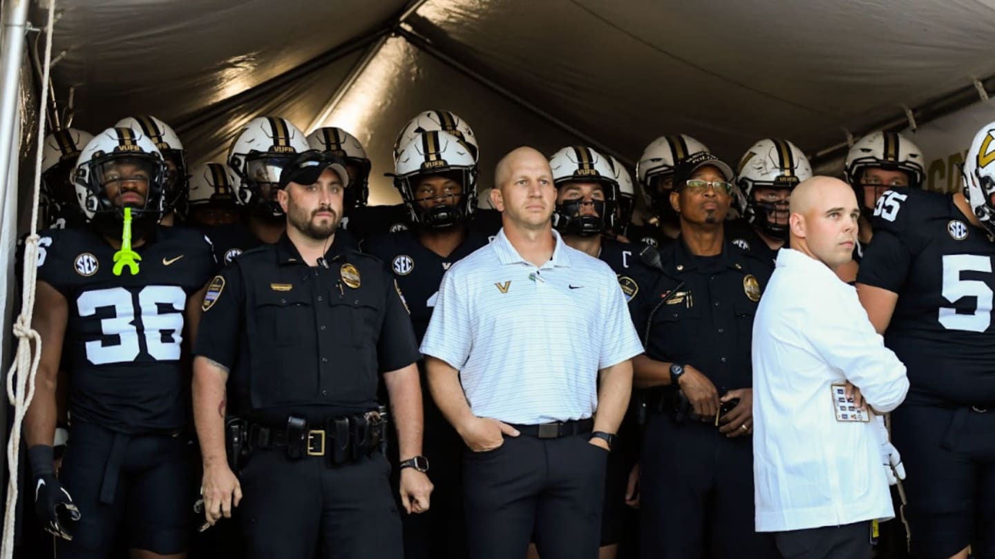 Why Clark Lea isn't discouraging unfamiliar national championship ...