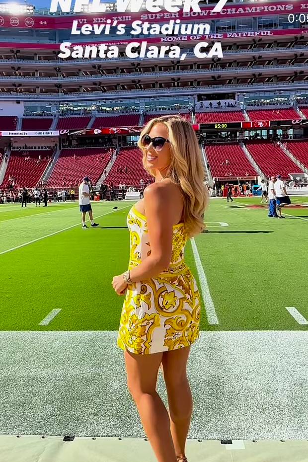 Gracie Hunt flexes minidress sizzler in hot Cali sun for Chiefs vs. 49ers
