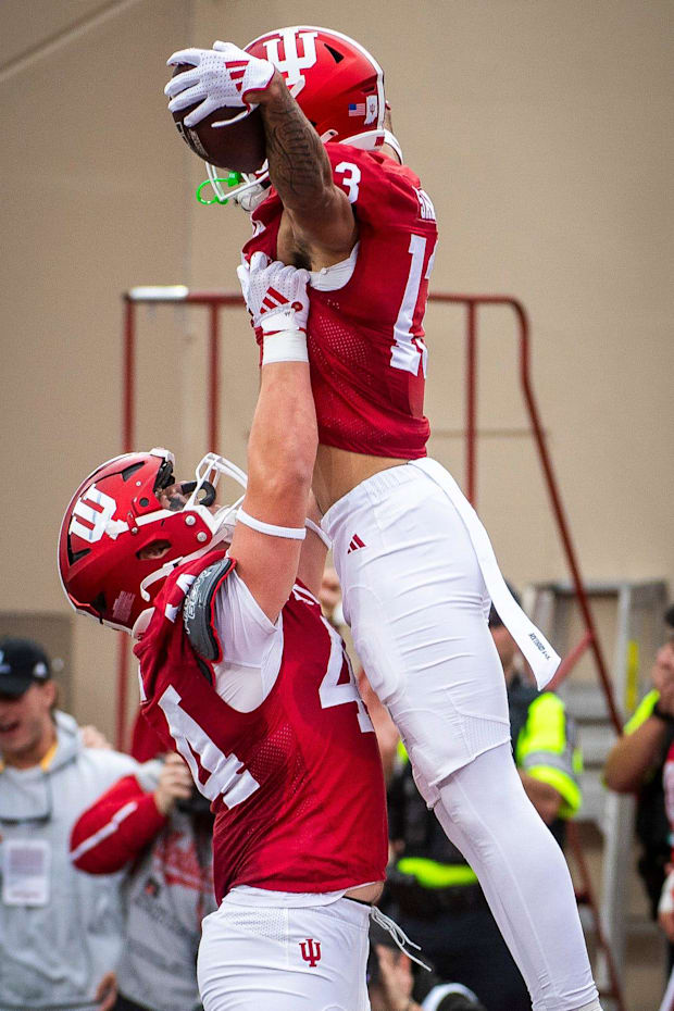 No. 8 Indiana Escapes With 20-15 Win Over Michigan, Secures First 10 ...