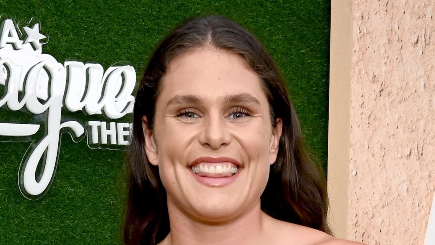 Ilona Maher’s Sideline Style Is a Chic, Simple Guide to Game Day Dressing