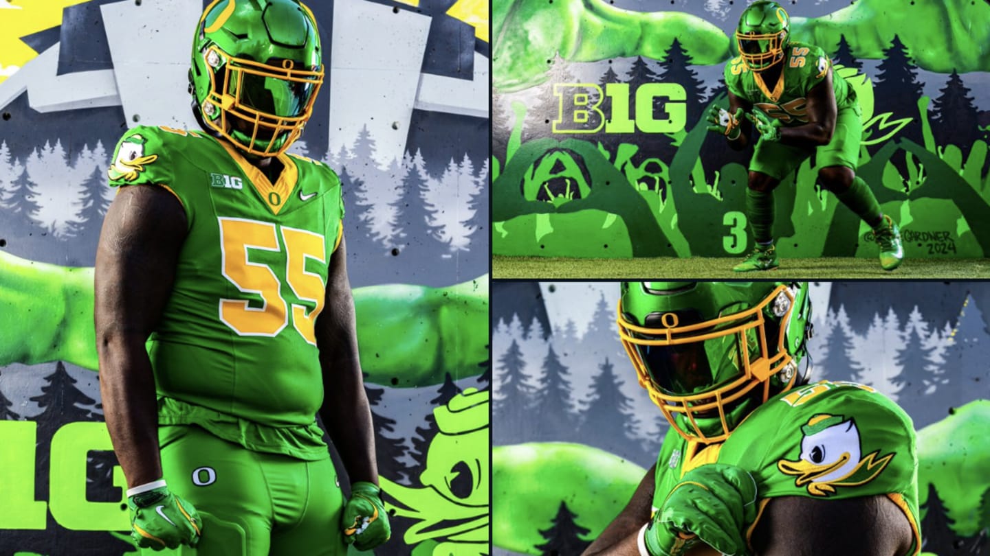 Oregon Ducks Release Uniform Combination For Football Season Opener: PHOTOS Oregon Ducks Release Uniform Combination For Football Season Opener: PHOTOS