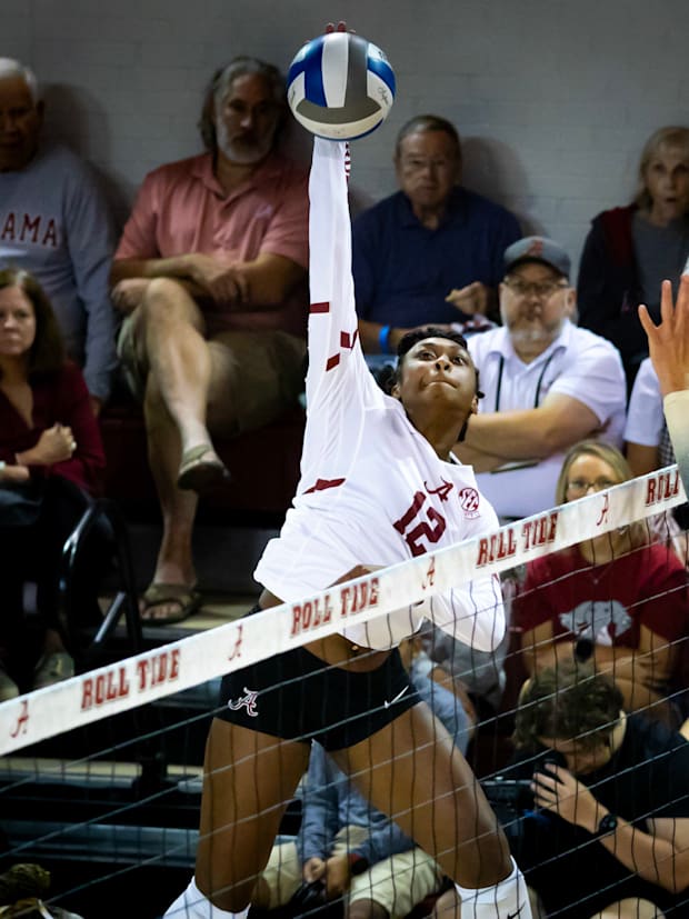 Photo Gallery: UCF Volleyball Scores Win at Alabama