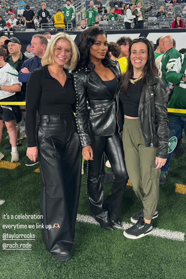 Taylor Rooks' all-black leather sideline stunner is a Thursday Night ...