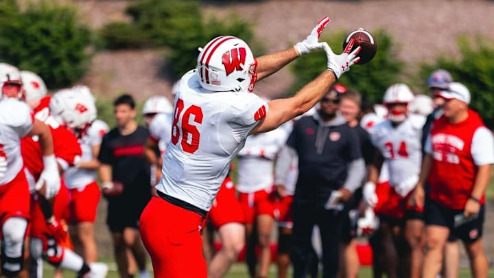 Wisconsin Badgers transfer TE Lance Mason looking the part at fall camp