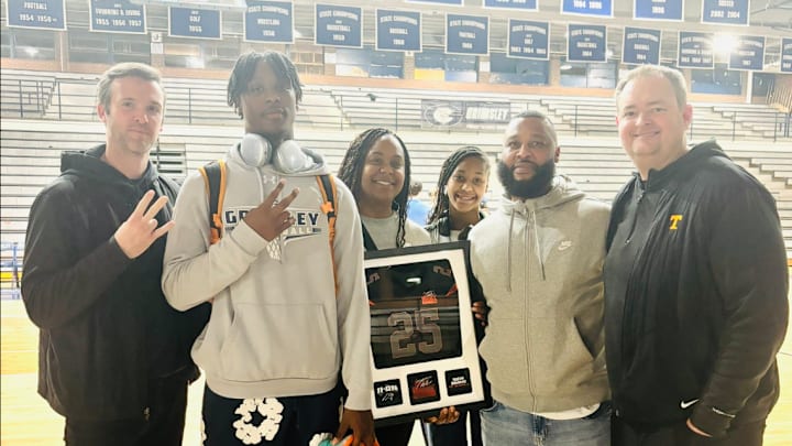 Faizon Brandon Could Be An Elite Recruiter For Tennessee Football