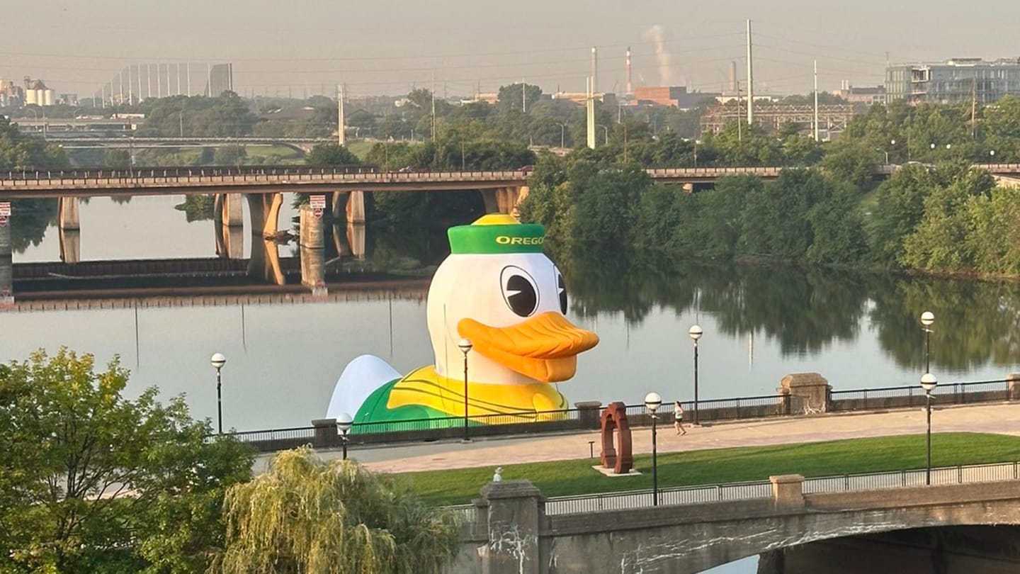 Oregon brings out giant floating Duck at Big Ten Media Days: photo