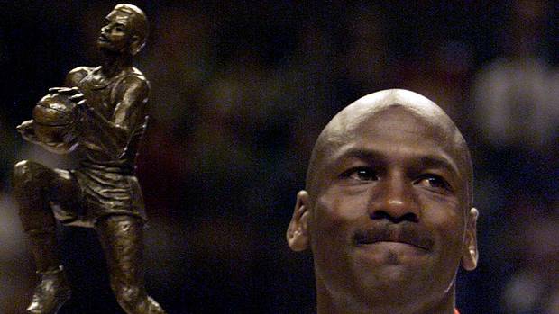 Comparing LeBron James to UNC Icon Michael Jordan: Total Stupidity