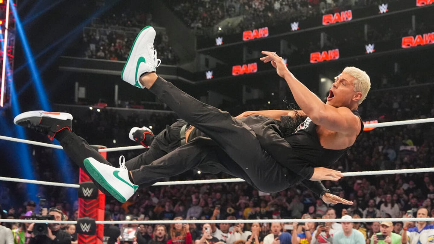 Top 10 Moments from WWE Monday Night Raw