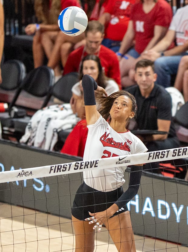 Nebraska Volleyball Focused on Putting Banners, Not Names, on the Walls ...