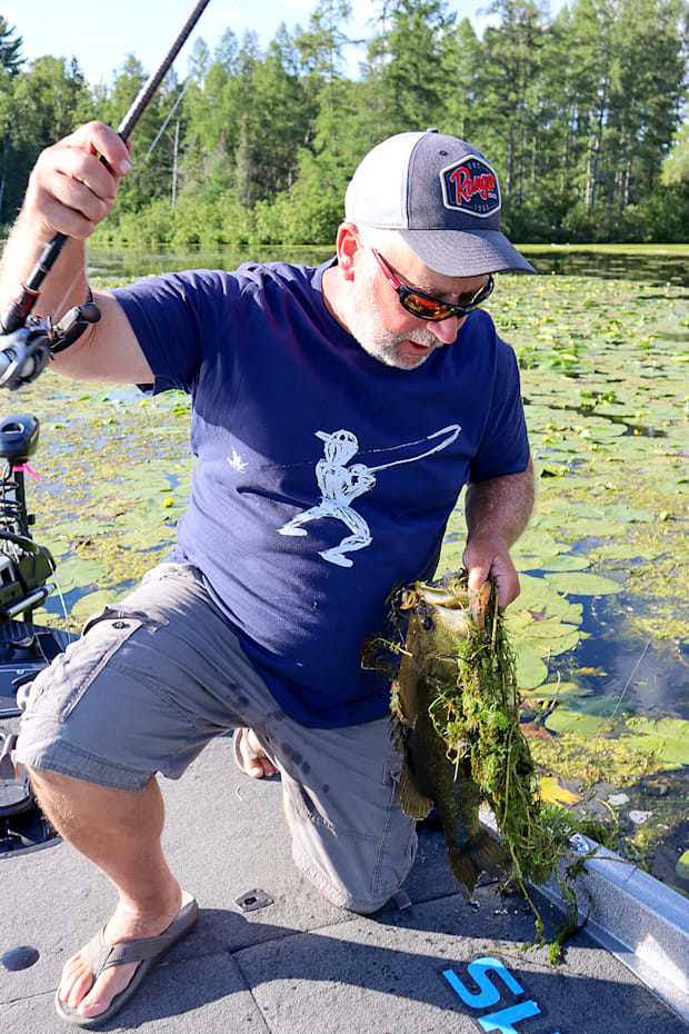 Frog Fishing for Bass in Summer Slop – Best Frog Lures and Tips