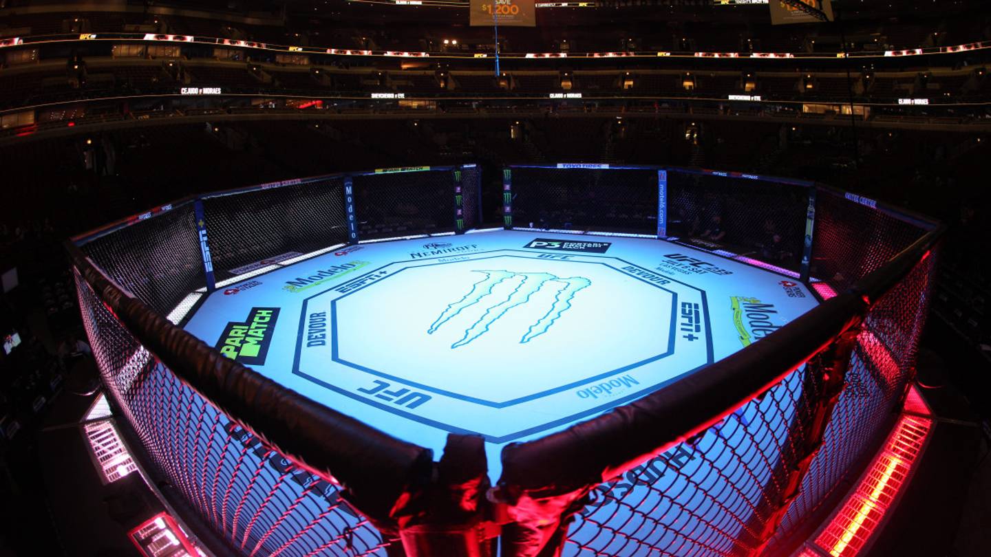 Ex-UFC champion shows off unorthodox training method before pivotal Des ...