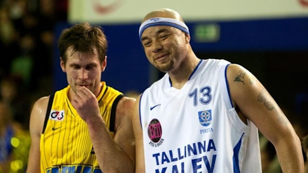 Travis Reed Q&A: Love for the Lakers, Childhood Collection of Jordan ...