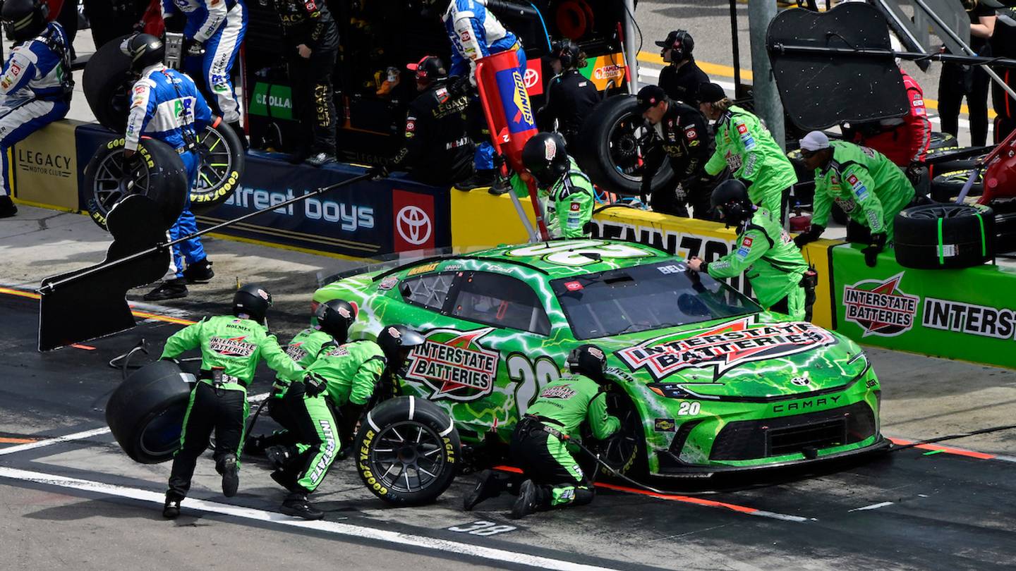 NASCAR Clarifies Rules for Pitting in Another Team’s Pit Stall