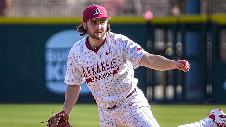 Younger Aloy's hot start continues to carry Arkansas