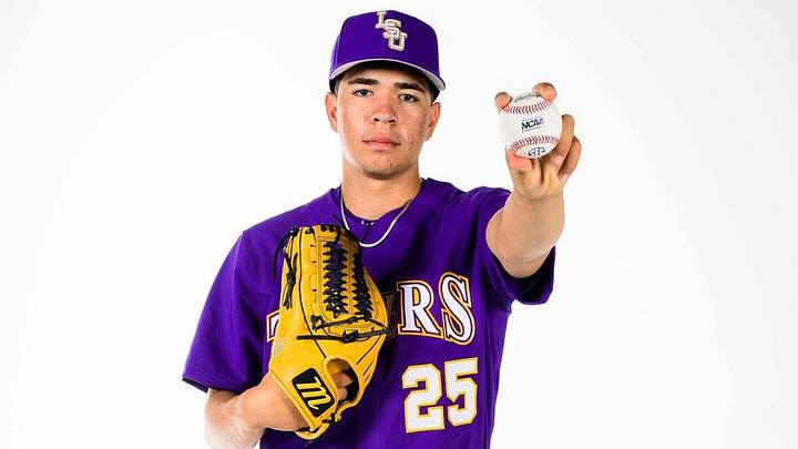 LSU Baseball Lands Commitment From Coveted Oregon Ducks Left-Handed Pitcher