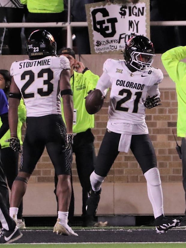 Shilo Sanders Gifts Apple Watches to Colorado Buffaloes: Subtle ...