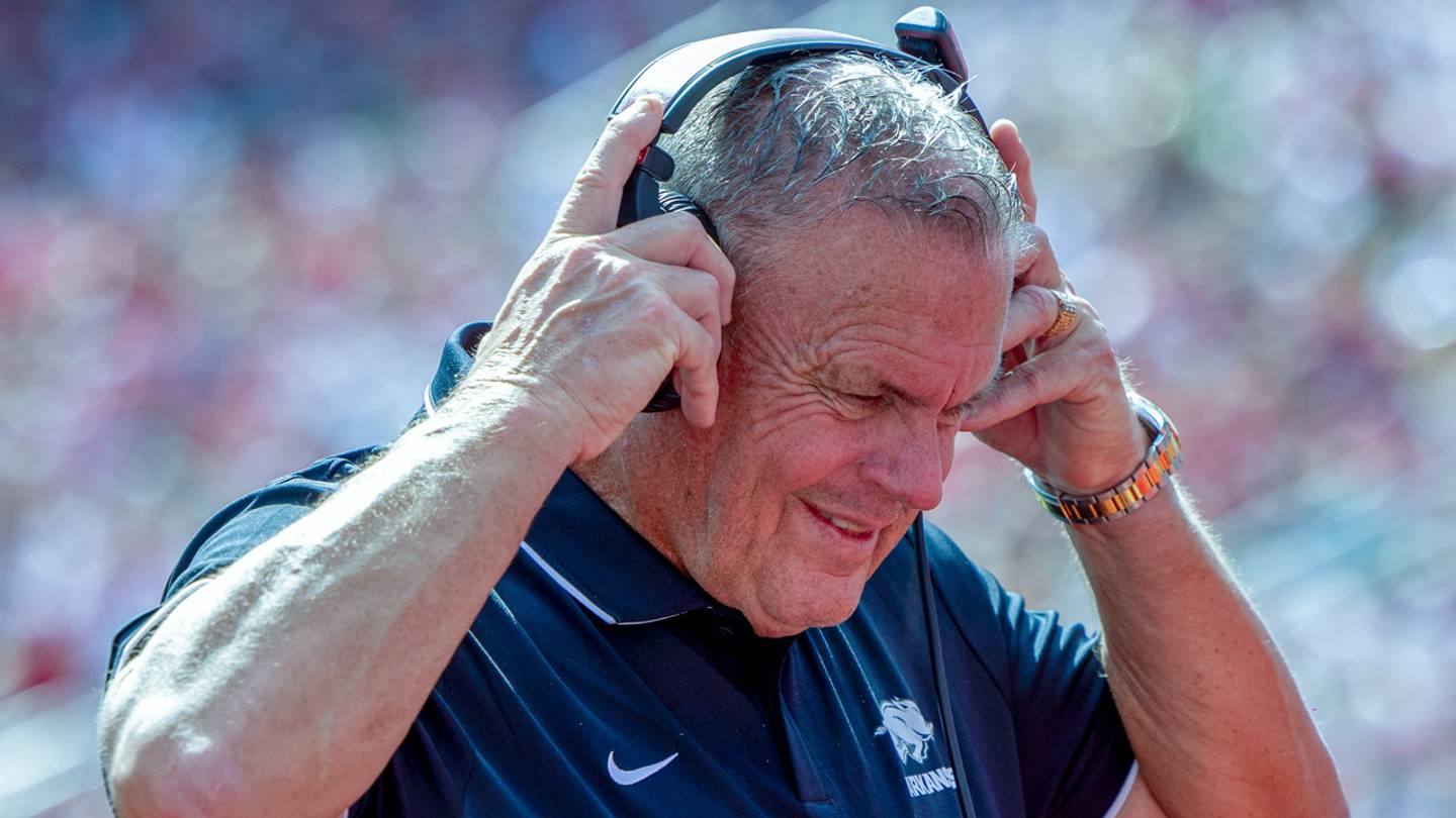 Razorback fans will get wish after coach canned, turning to familiar face