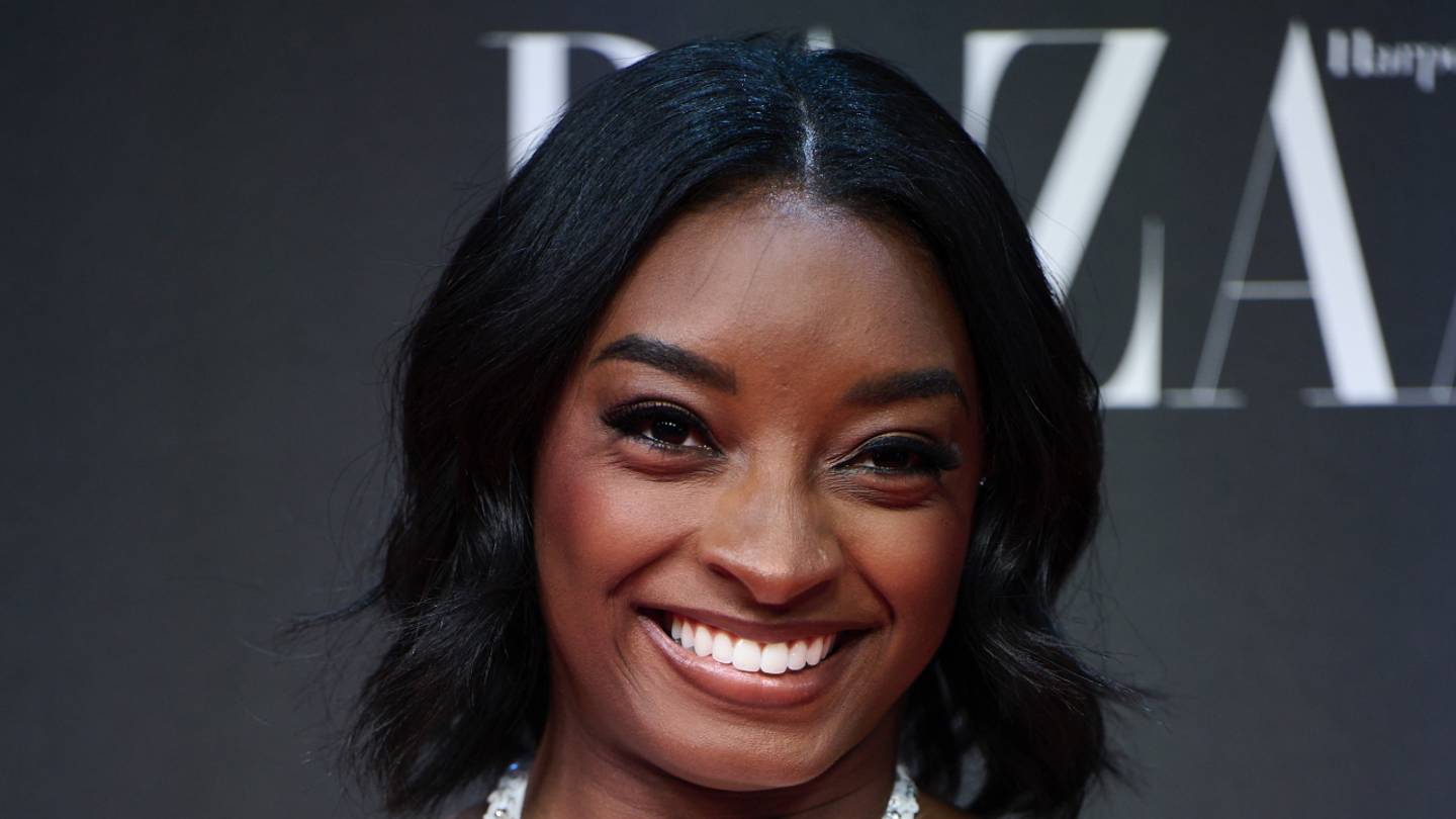 Simone Biles Rocks Custom Fur Coat While Cheering on Husband Jonathan Owens