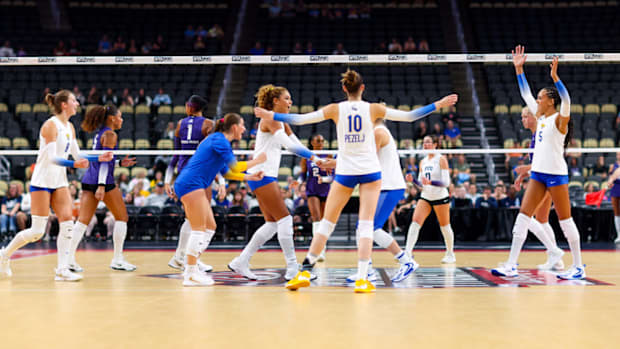 No. 3 Pitt Panthers Volleyball Defeats No. 25 TCU