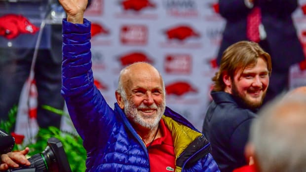 Jerry Jones spending more on getting players for Razorbacks instead of ...