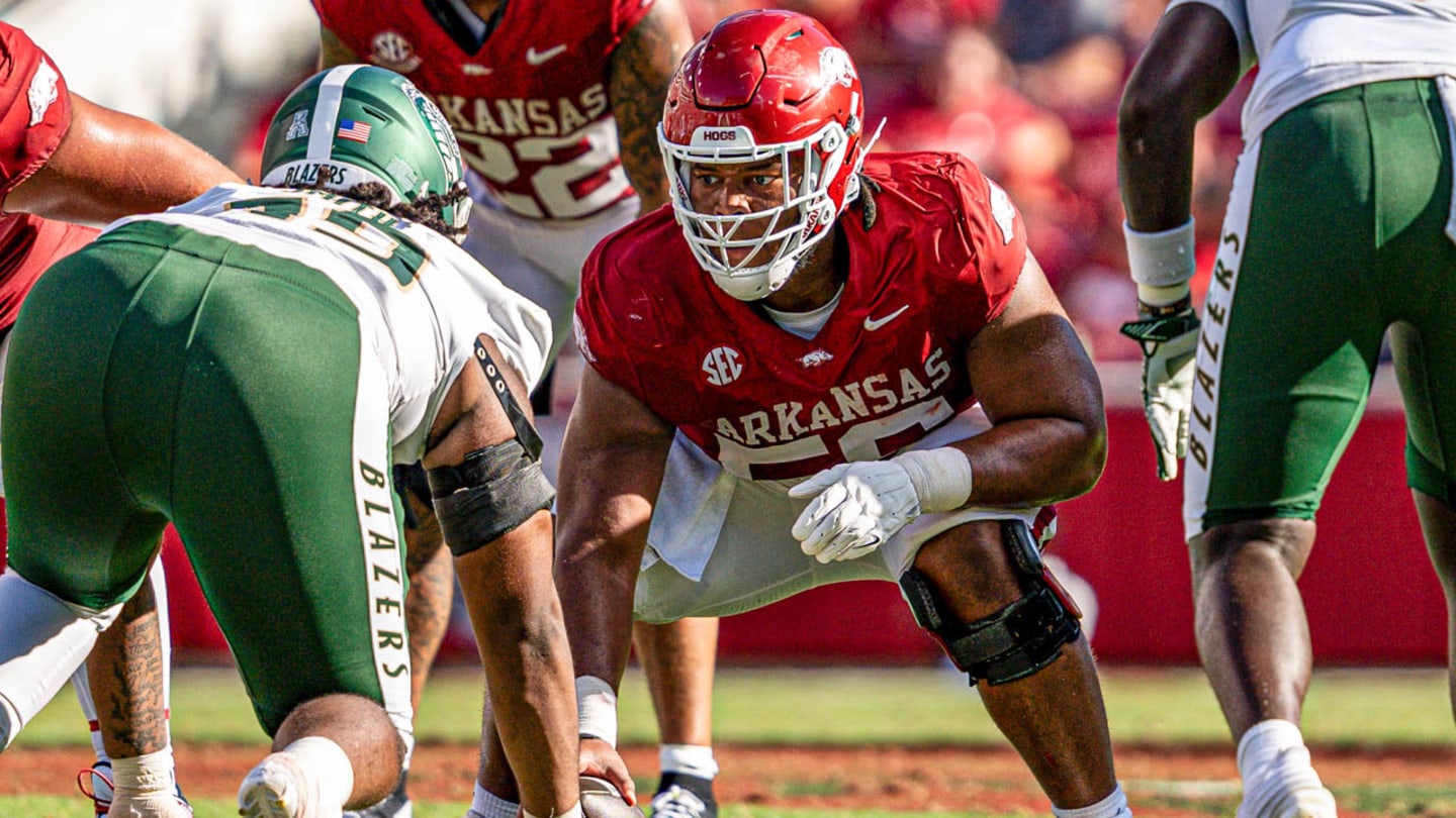 Arkansas Razorbacks lose offensive lineman to transfer portal