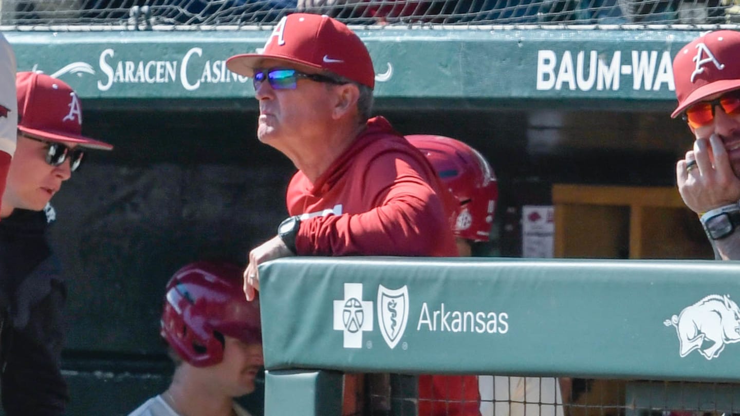 Razorbacks use long ball to even series against Ole Miss