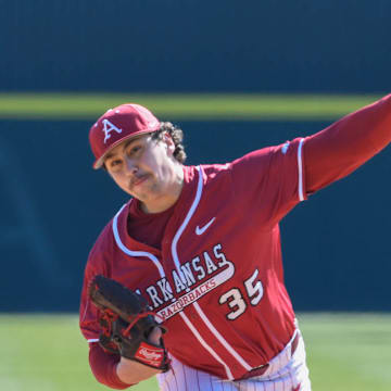 Which Arkansas Razorbacks are NFL prospects on 2025 roster?