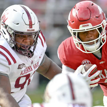 Bobby Petrino compares Razorbacks’ Green to another hurdling Heisman winner
