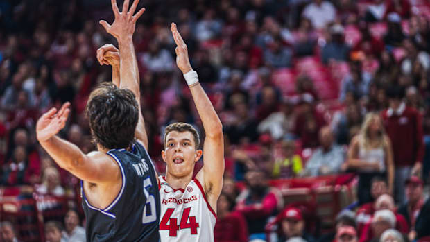Arkansas Faces Stern Test Beyond Arc Against Kentucky Saturday