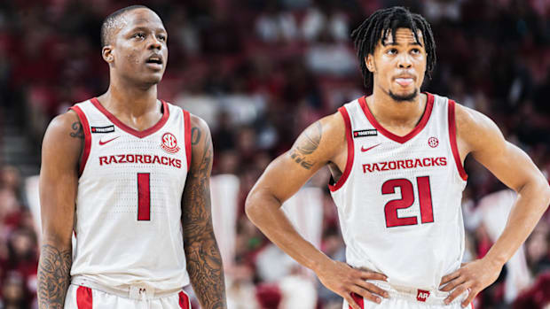 Welcome to Hogs' Thiero-Davis Show, a Big Hit in Second Half
