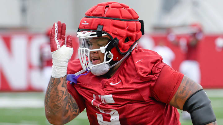 Razorbacks defensive line facing uncertainty, opportunity this season