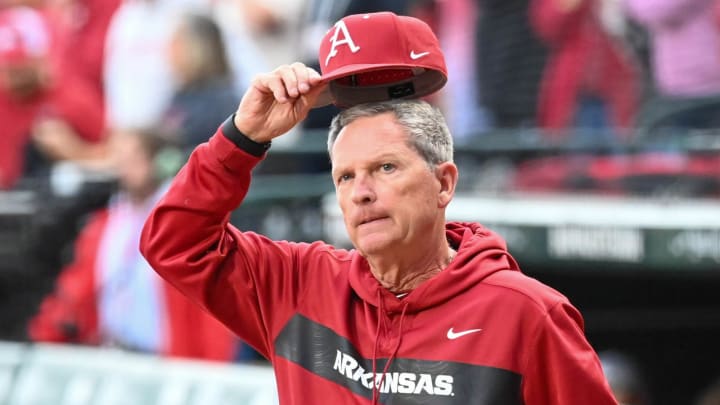 Van Horn's Razorbacks improve to 7-1 in SEC play in dramatic fashion