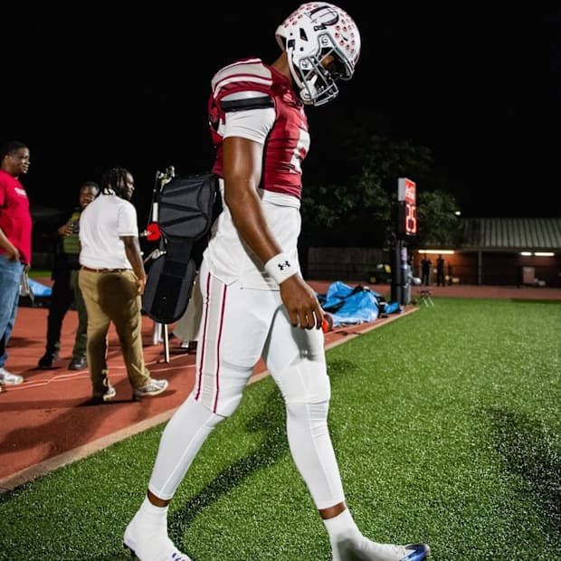 No. 1 Quarterback in America, Elite LSU Football Target Locks in Visit With SEC Rival