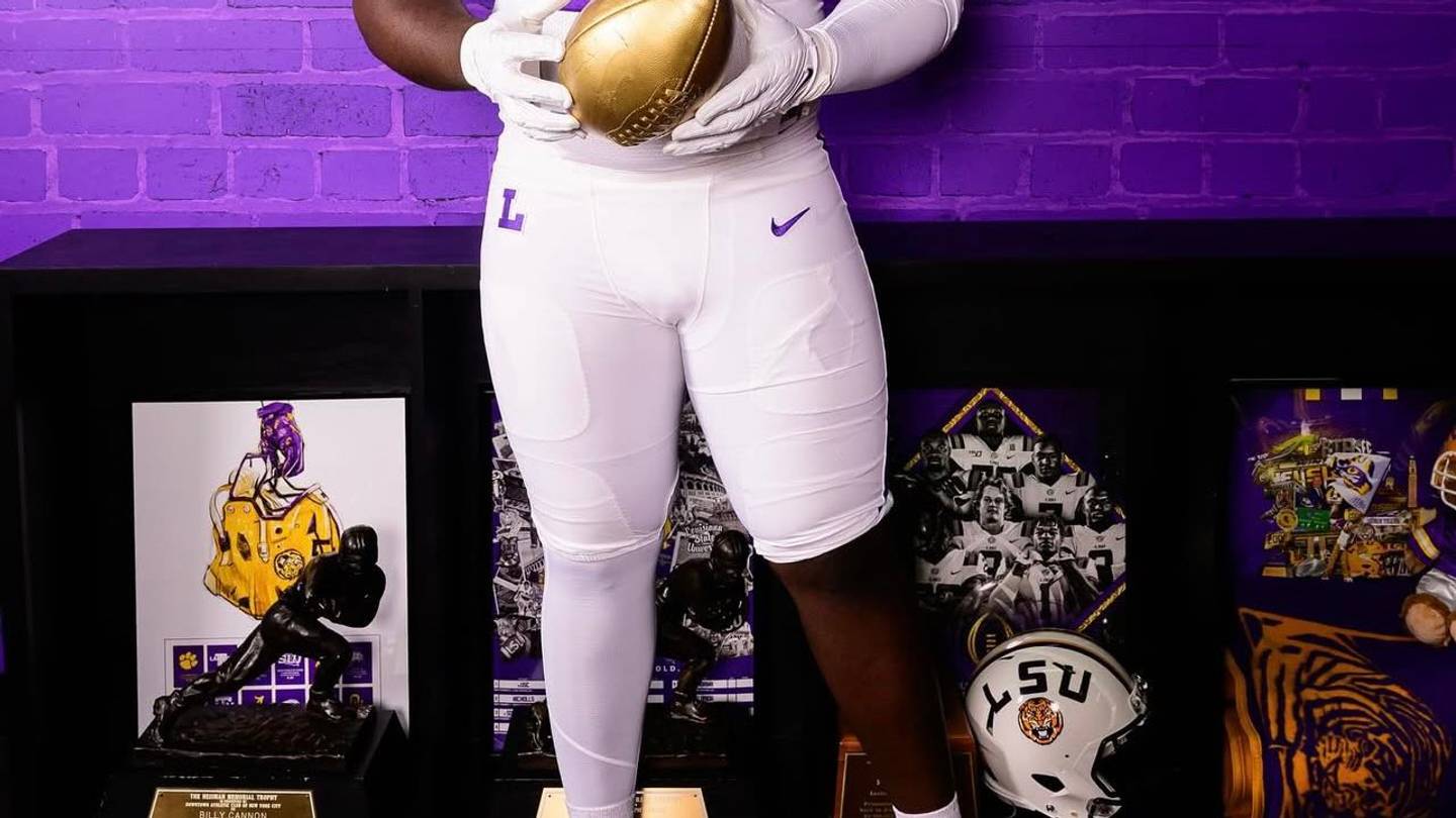 Five-Star Oregon Ducks Commit Planning Game Day Visit to See LSU Football