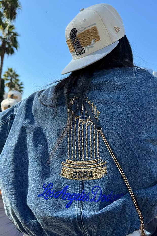 Tommy Edman, wife Kristen's baby adorably tries eating World Series trophy