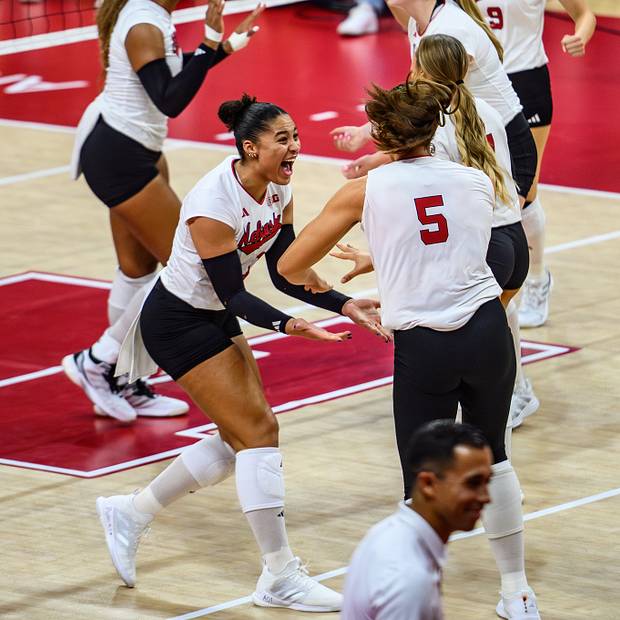 Nebraska Volleyball Sweeps Lopes with Atypical Starting Lineup