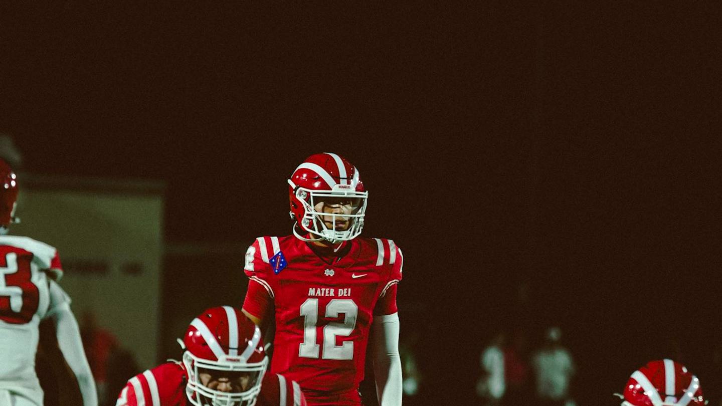 Mater Dei Football Accepts Two Quarterback Transfers Sees One Leave In