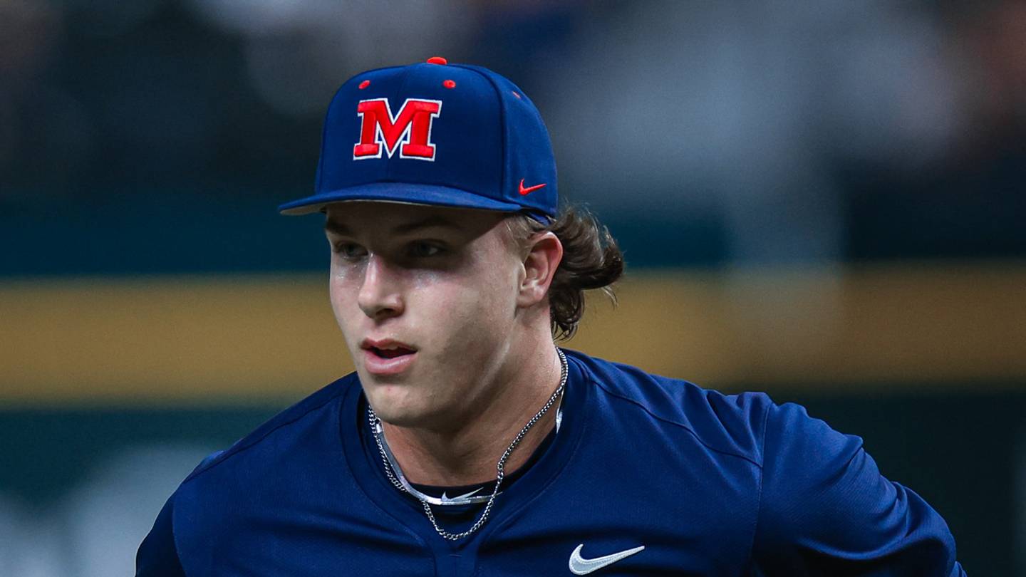 Ole Miss Baseball Player Spotlight: Freshman LHP Walker Hooks