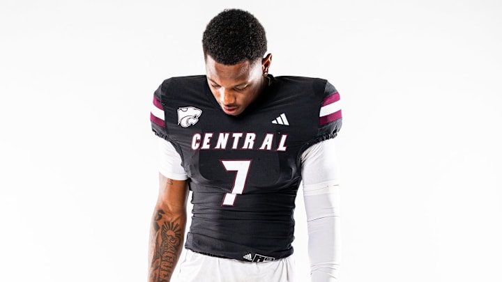 Ole Miss Football Pushing to Land USC Trojans, Tennessee Volunteers Target