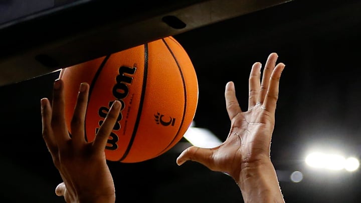 Report: Cincinnati Bearcats Basketball Star Dan Skillings Jr. Available ...