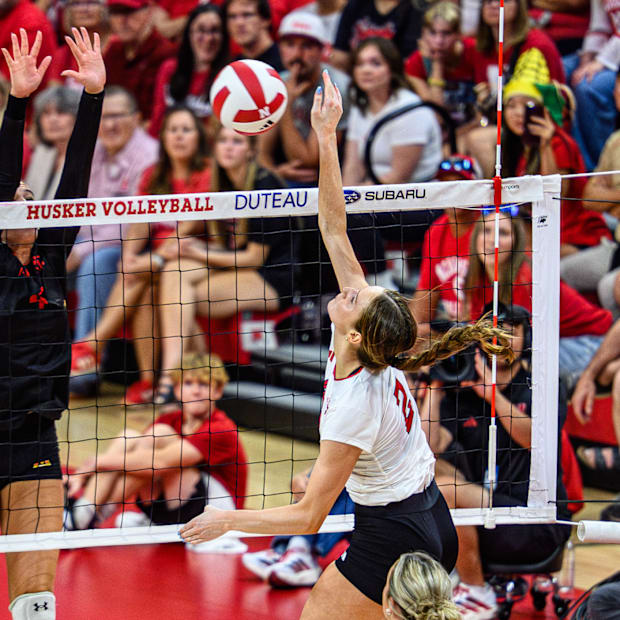 Nebraska Volleyball Middles Dominate in Sweep Over Maryland