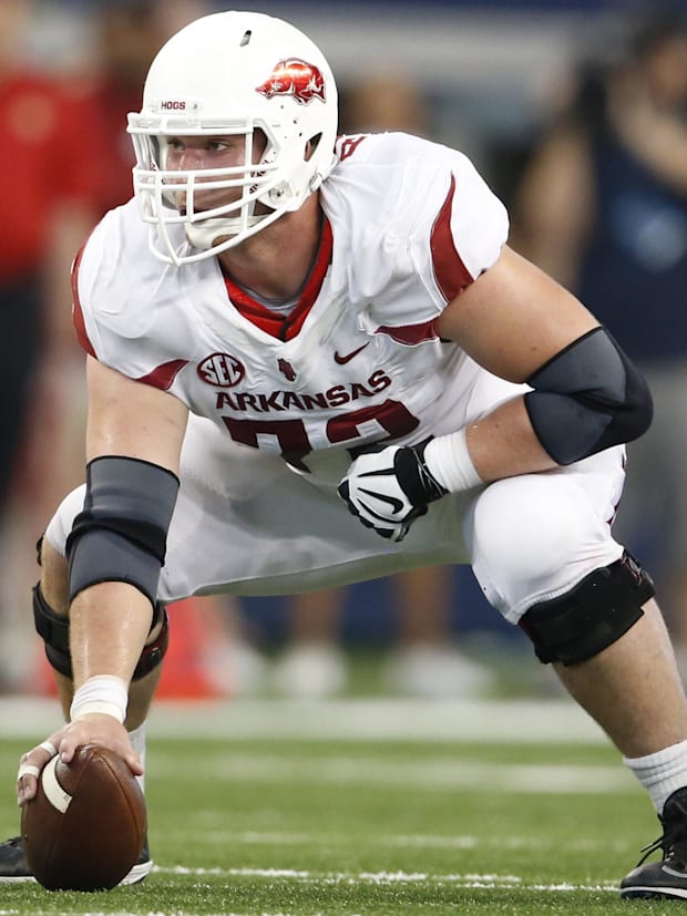 Former Razorback Pro Bowl center Frank Ragnow retires at 29 from Lions