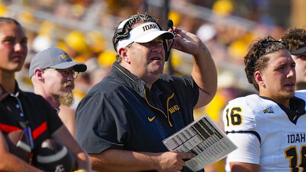 New Mexico coach goes with a familiar option at quarterback