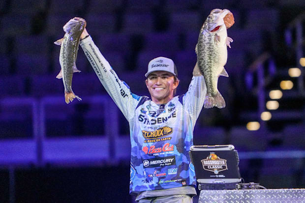 Bassmaster Classic 2025: Trey McKinney Leads with 26-9 Bag on Ray Roberts