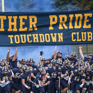 Final Week of Alaska High School Football Season Offers Plenty of Intrigue