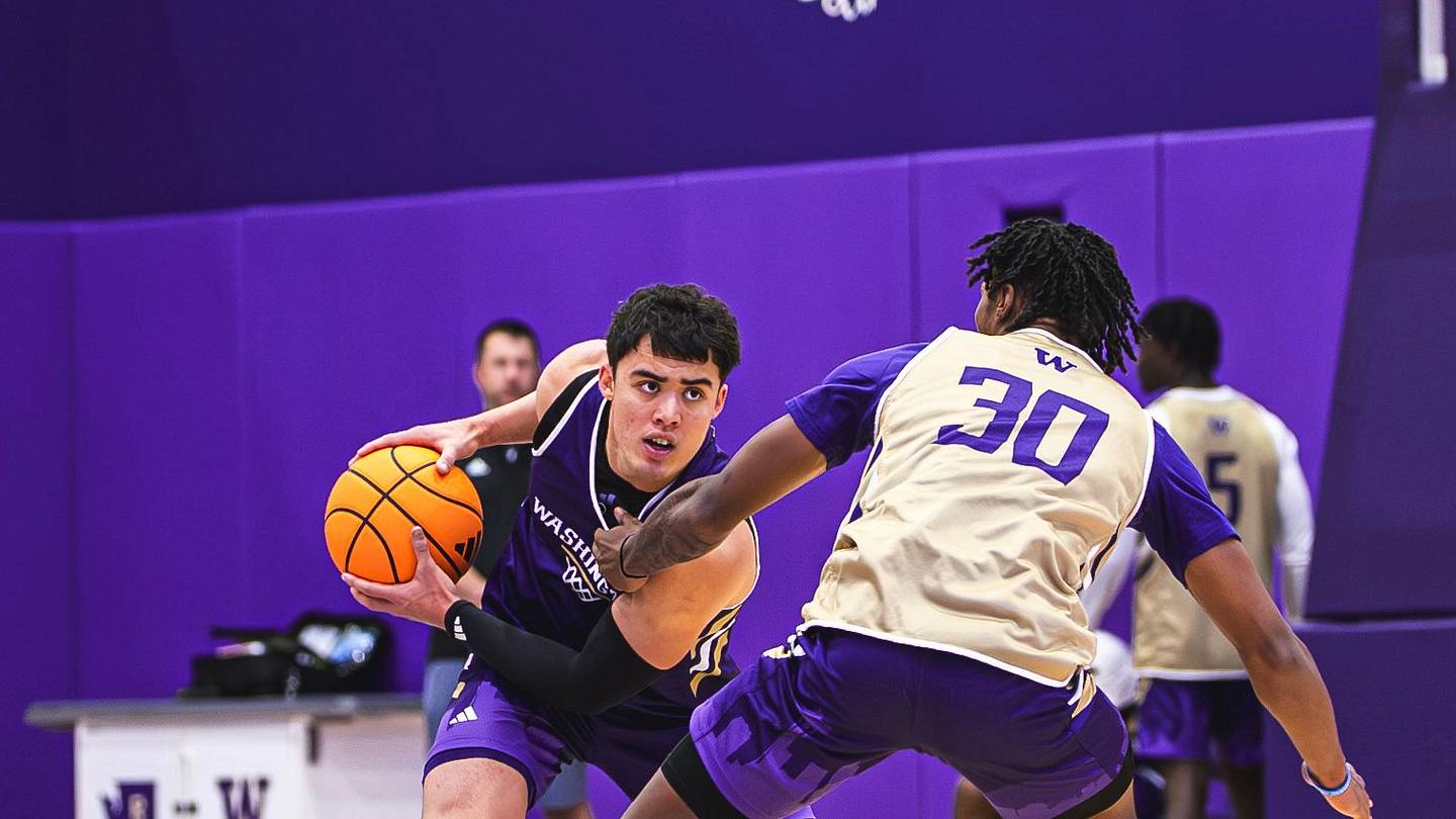 UW Basketball Unveils New Roster in Sunday Exhibition
